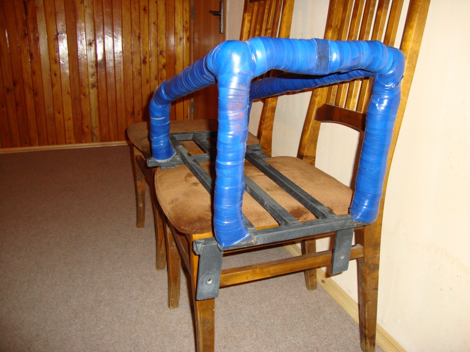 Кронштейн запаски в салон. — Chevrolet Niva (1G), 1,7 л, 2011 года ...