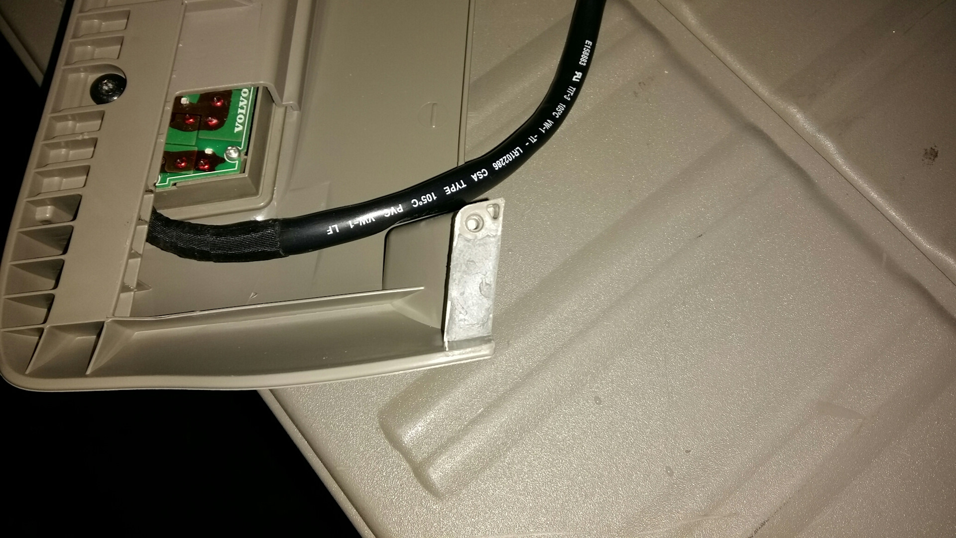 Боковая накладка пассажирского сидения — Volvo XC90 (1G), 2,5 л, 2006 ...