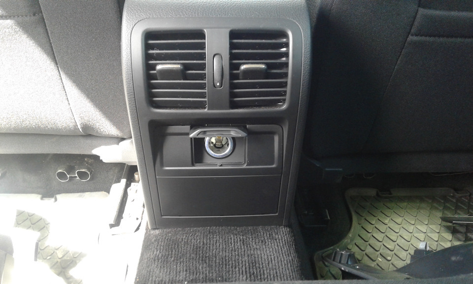 Bоздуховоды. задний ряд. — Volkswagen Passat Alltrack (B7), 2 л, 2013 ...