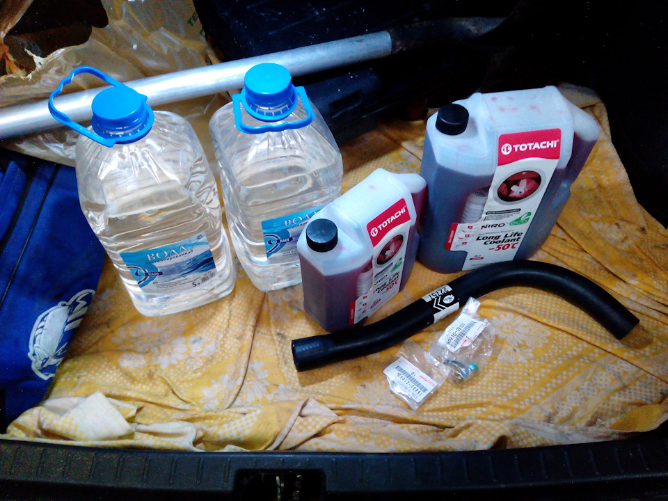 Замена патрубка радиатора — Toyota Corolla (120), 1,6 л, 2006 года ...