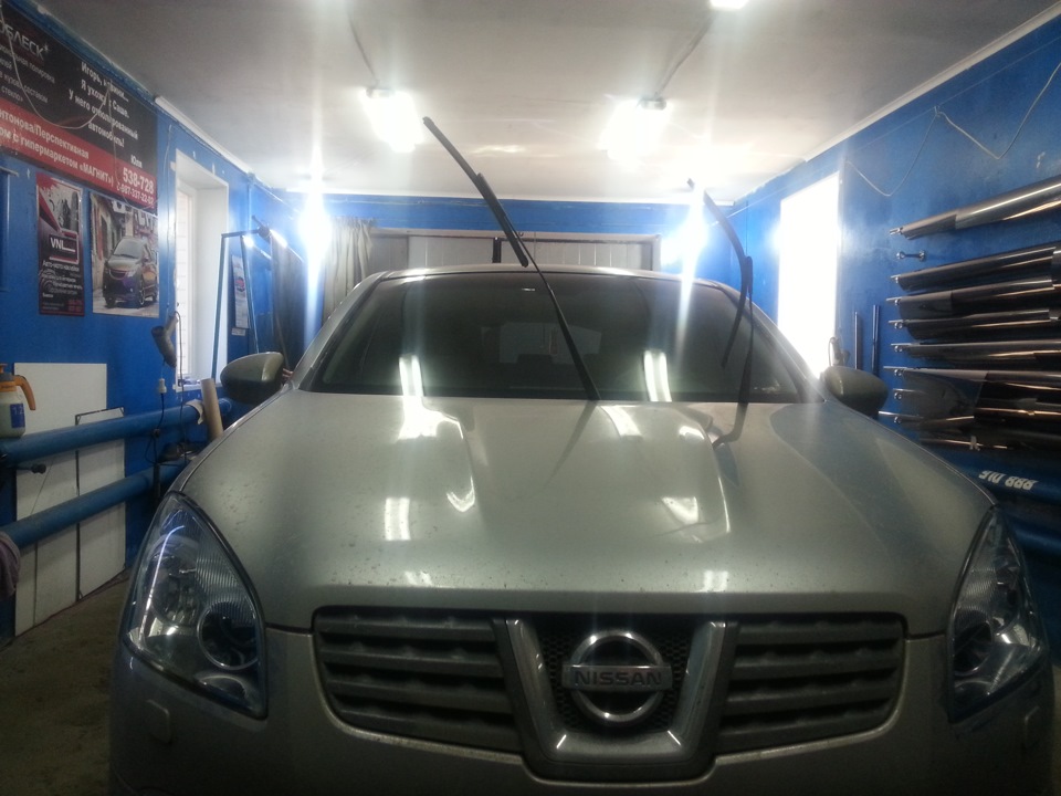 Тонировка лобового стекла — Nissan Qashqai (1G), 1,6 л, 2007 года ...