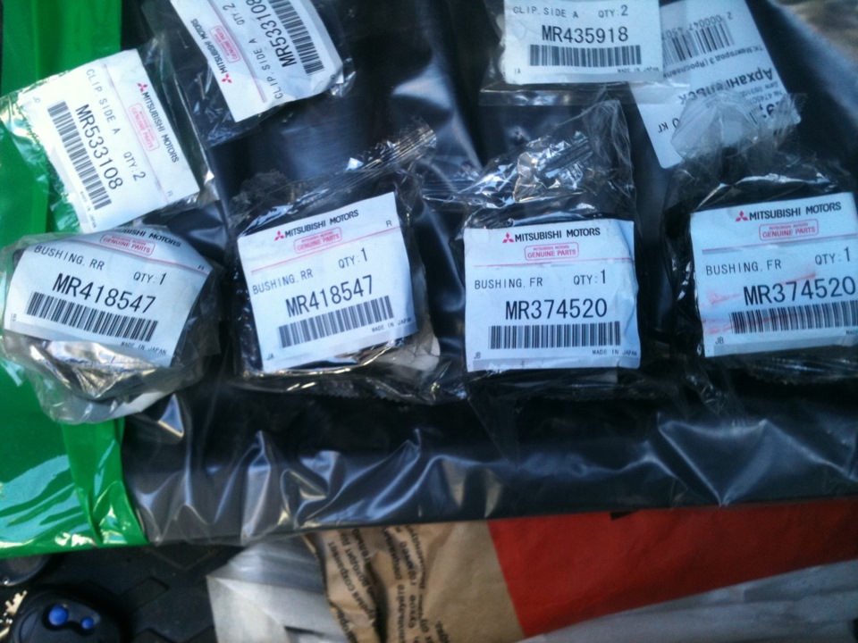 MR533108 Пистон бокового спойлера Mitsubishi | Запчасти на DRIVE2