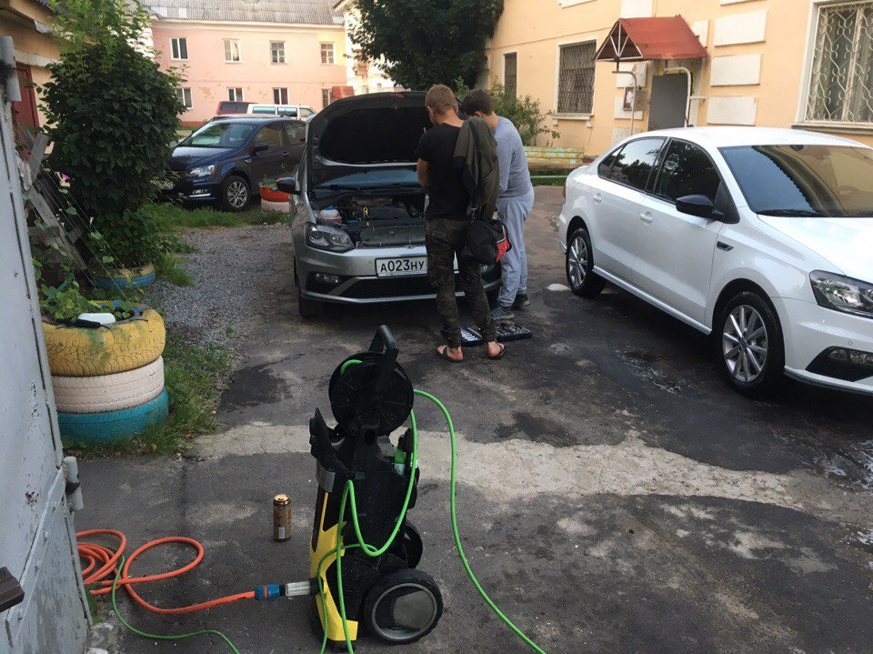 Защита подкапотного пространства от грязи — Volkswagen Polo Sedan, 1,4 ...