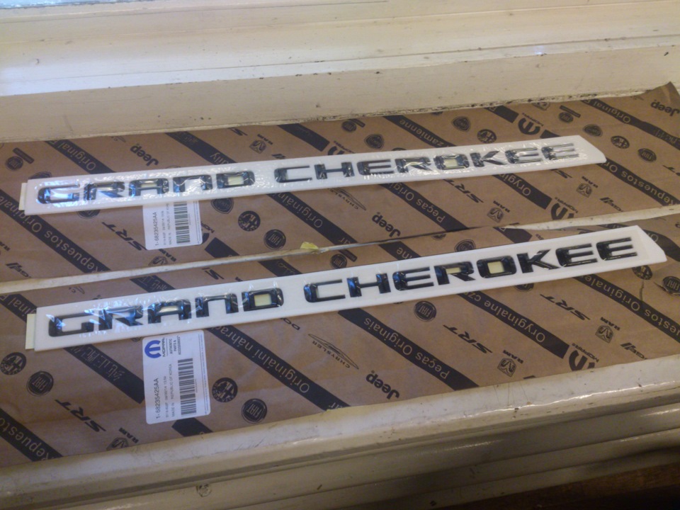 Надпись GRAND CHEROKEE на двери — Jeep Grand Cherokee (WK2), 3,6 л ...