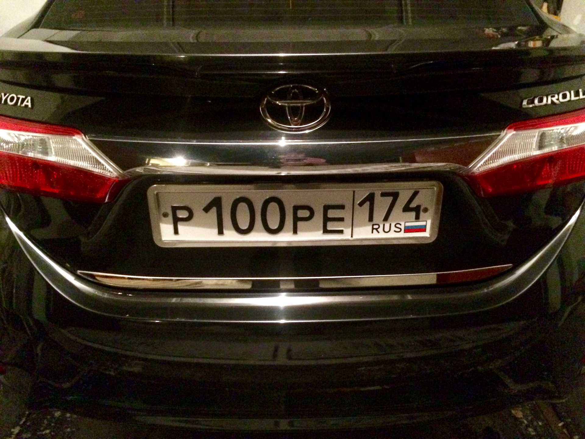 Молдинг на багажник. — Toyota Corolla (160), 1,3 л, 2013 года ...