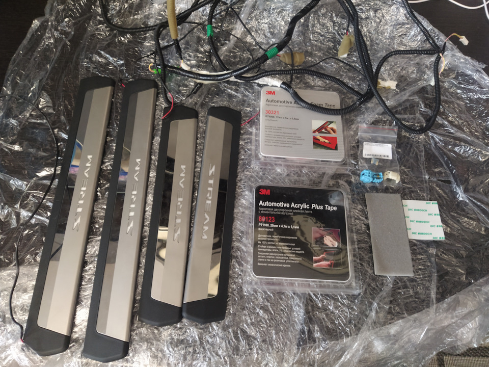 Оригинальные led накладки на пороги — Honda Stream (RN6-9), 1,8 л, 2010 года | аксессуары | DRIVE2