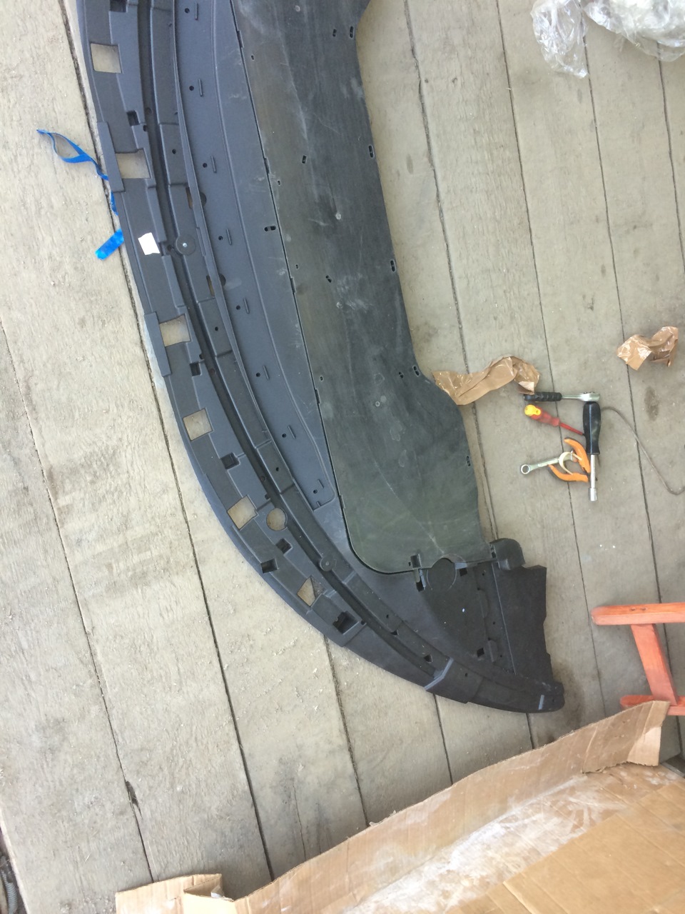 Поменял брызговик под бампером — Volvo S60 (2G), 2,4 л, 2011 года ...