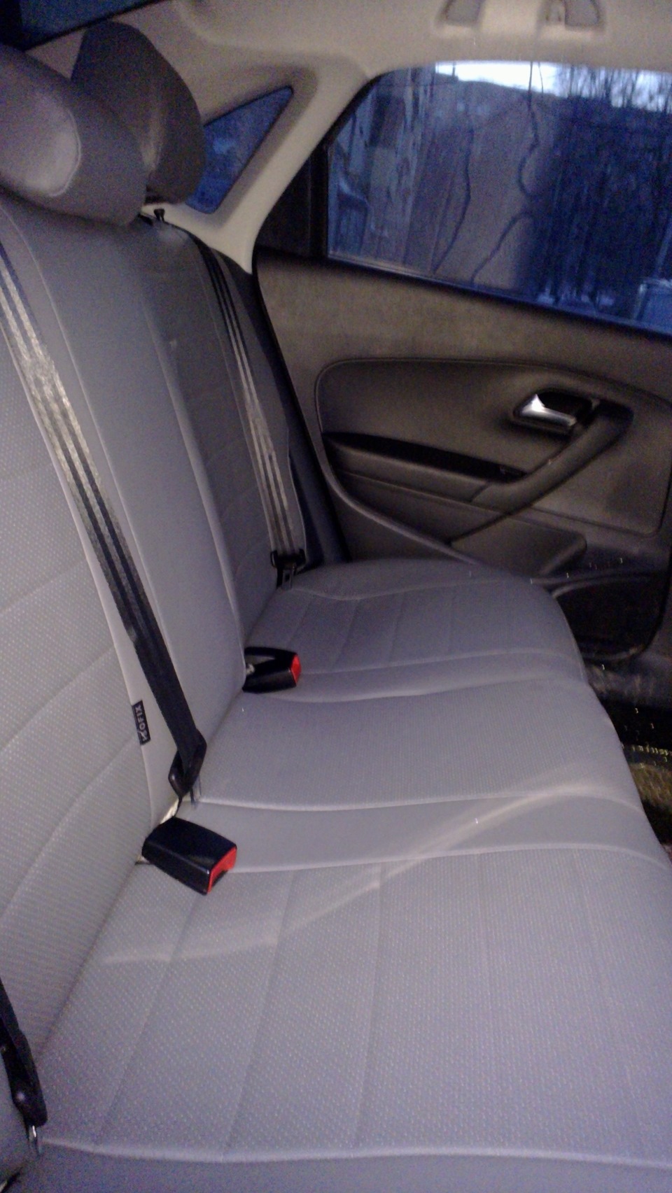 Чехлы — Volkswagen Polo Sedan, 1,6 л, 2012 года | аксессуары | DRIVE2