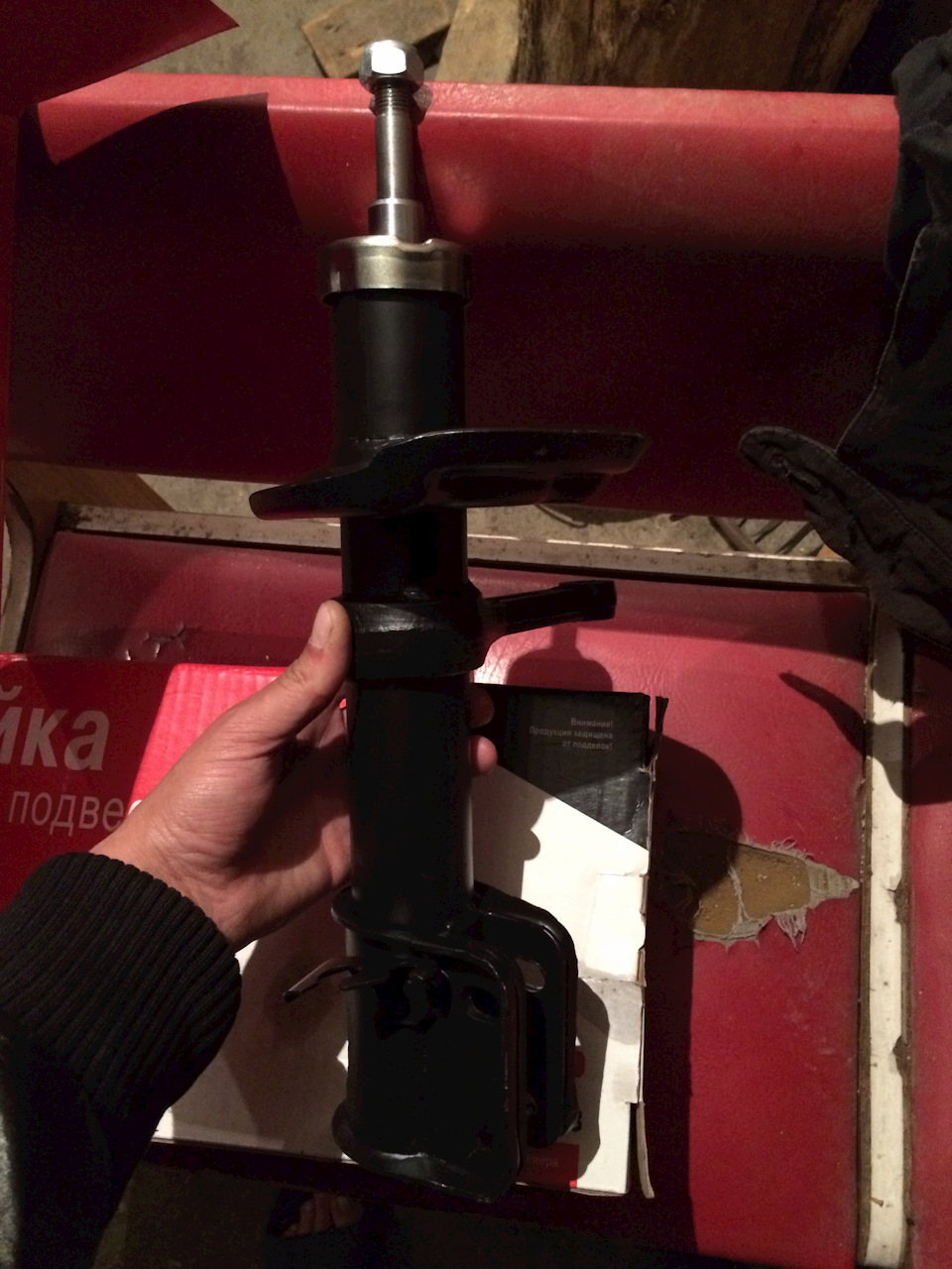 Передние амортизаторы СААЗ — Lada Приора хэтчбек, 1,6 л, 2010 года ...