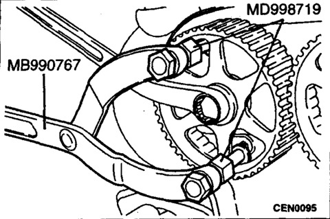MB990767 HOLDER, FR HUB&FLANGE YOKE СТОПОРНАЯ РУКОЯТКА С ВИЛКОЙ ...