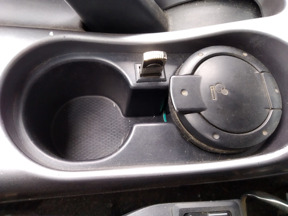 USB "ЗДЕСЬ" ! — Mitsubishi Outlander XL, 2,4 л, 2008 года | аксессуары ...