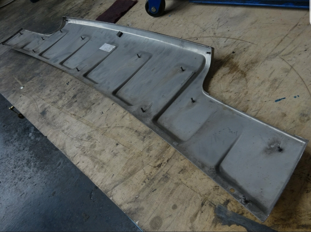 Ищу центральную часть спойлера переднего бампера — Porsche Cayenne (1G ...