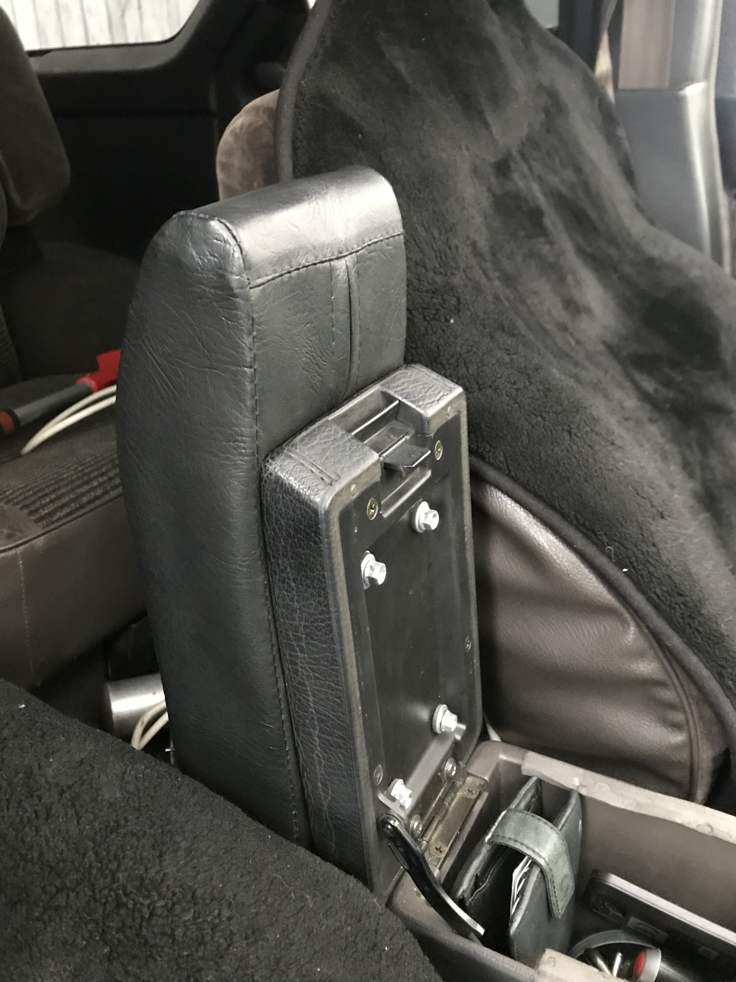 Подлокотник в Terrano 1 — Nissan Terrano I, 2,7 л, 1993 года | своими ...