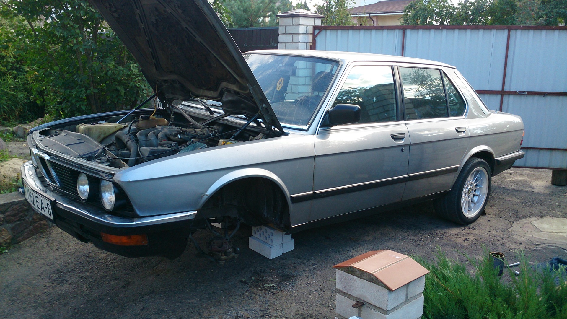 BMW 5 series (E28) 2.0 бензиновый 1987 | e28 520i m20b20 на DRIVE2