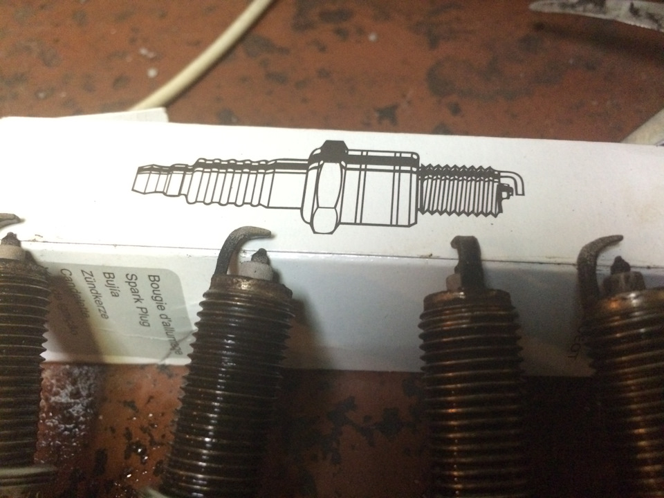 Замена свечей и катушки зажигания — Peugeot 308 (1G), 1,6 л, 2010 года ...