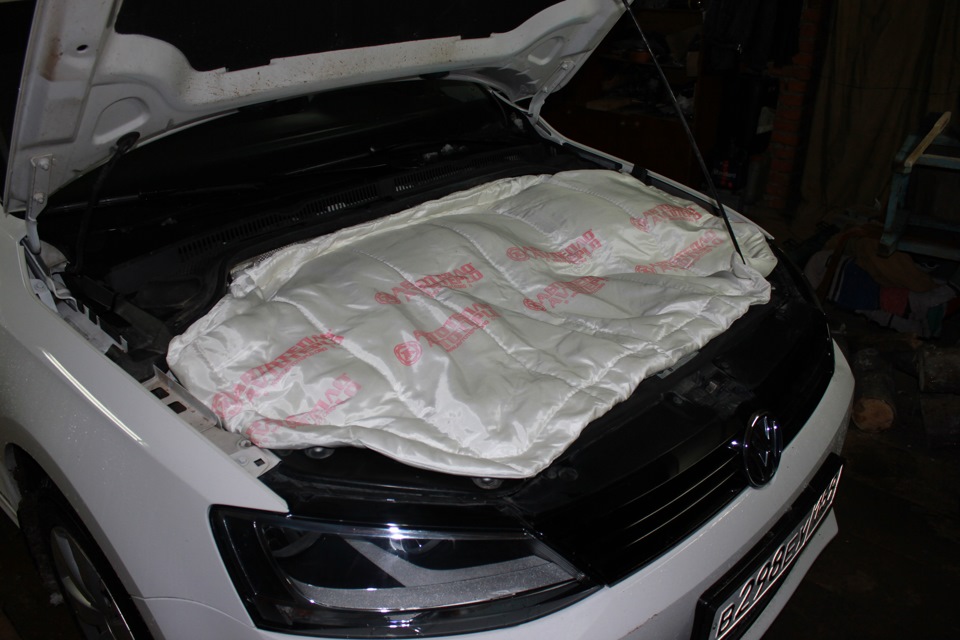 Накрыл моторчик одеялом "автотепло № 4" — Volkswagen Jetta VI, 1,6 л ...