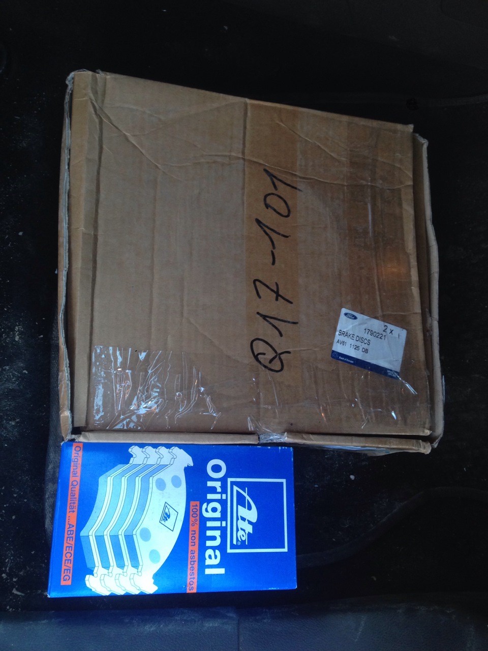 Замена тормозных колодок и дисков — Ford Focus Hatchback III, 1,6 л ...