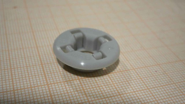 63. клипсы капота (для палки упора крышки капота) — Toyota Corolla (100 ...