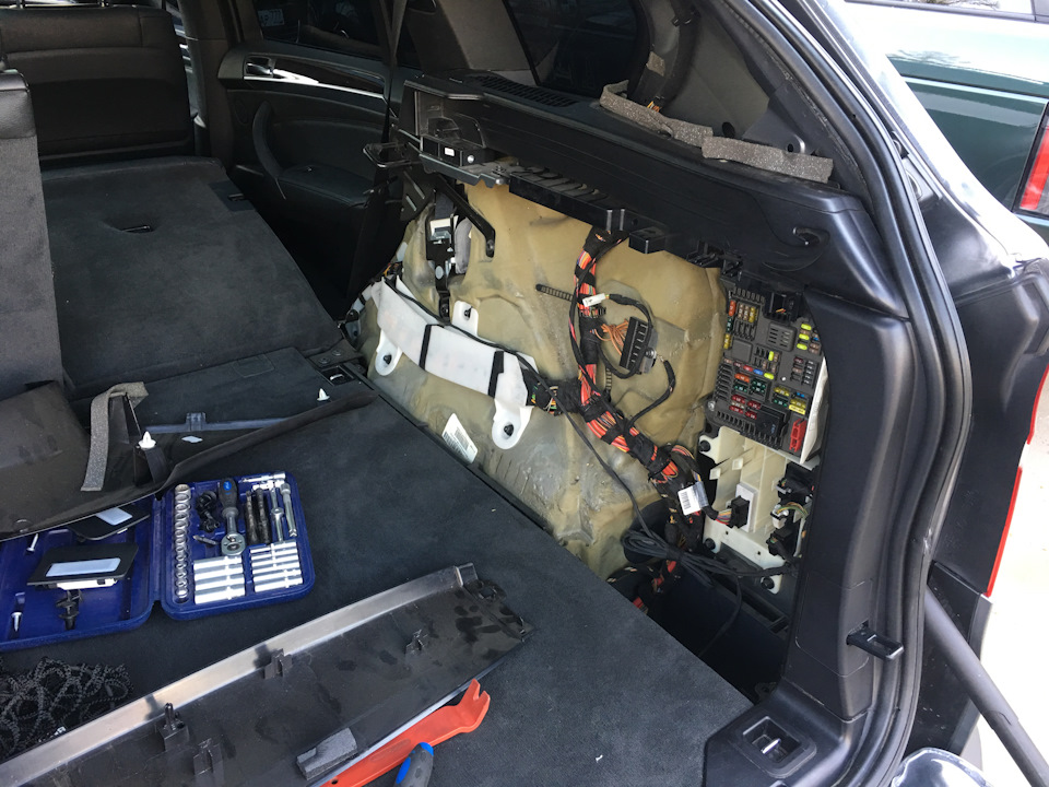 Установка привода багажника. — BMW X5 (E70), 3 л, 2008 года ...