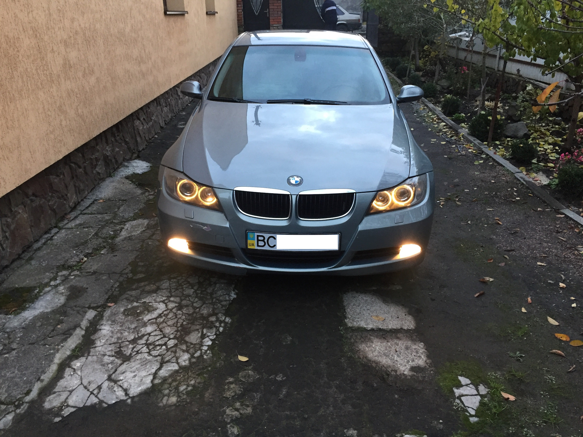 Дооснащение: обвес M-performance, Dynamic xenon, PDC, плавник, радиатор ...