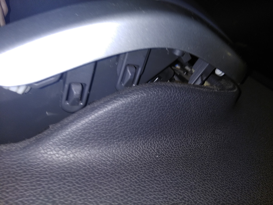 как снять крышку над дисплеем? — Renault Koleos (1G), 2 л, 2011 года ...
