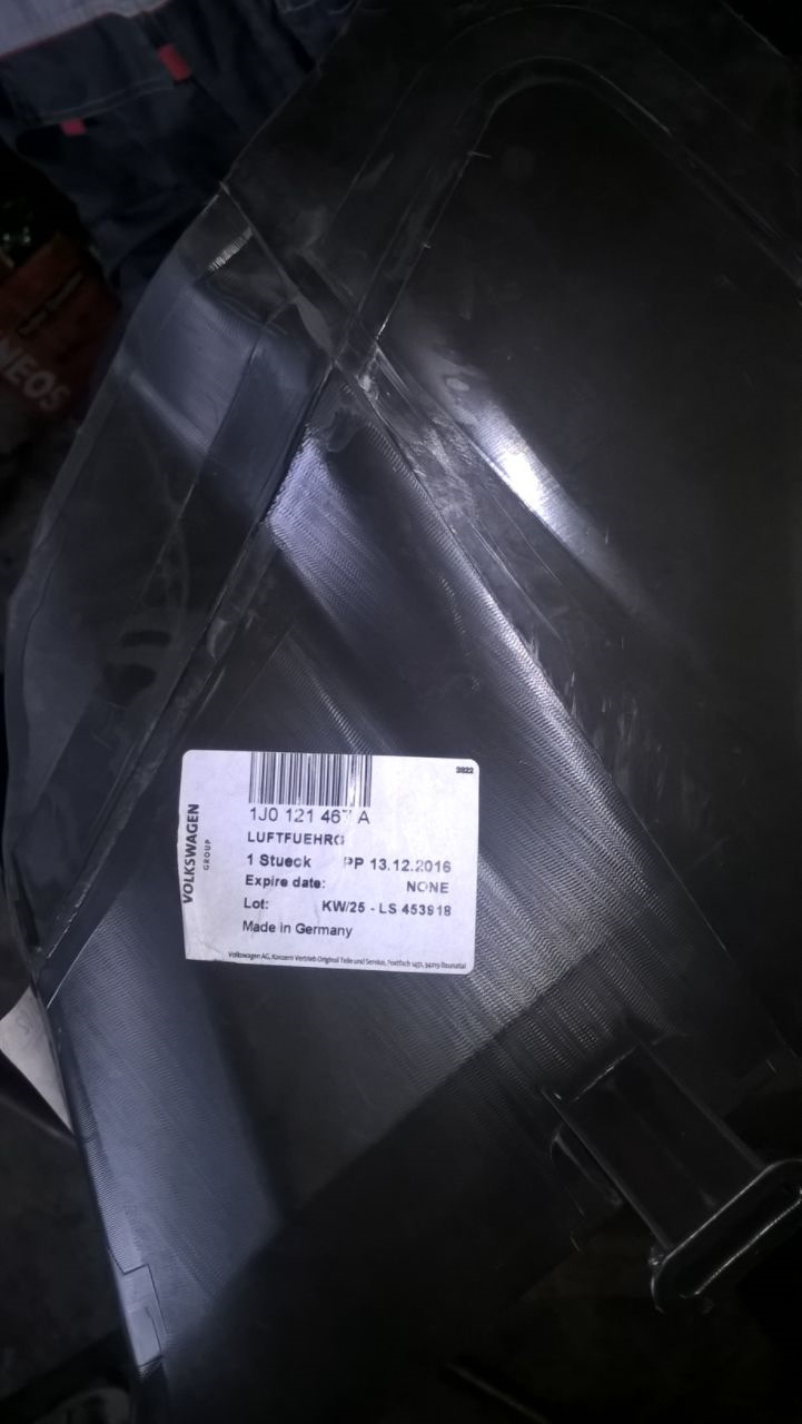 Воздуховод интеркулера VAG 1J0 121 467 A — Volkswagen Jetta IV, 1,8 л ...