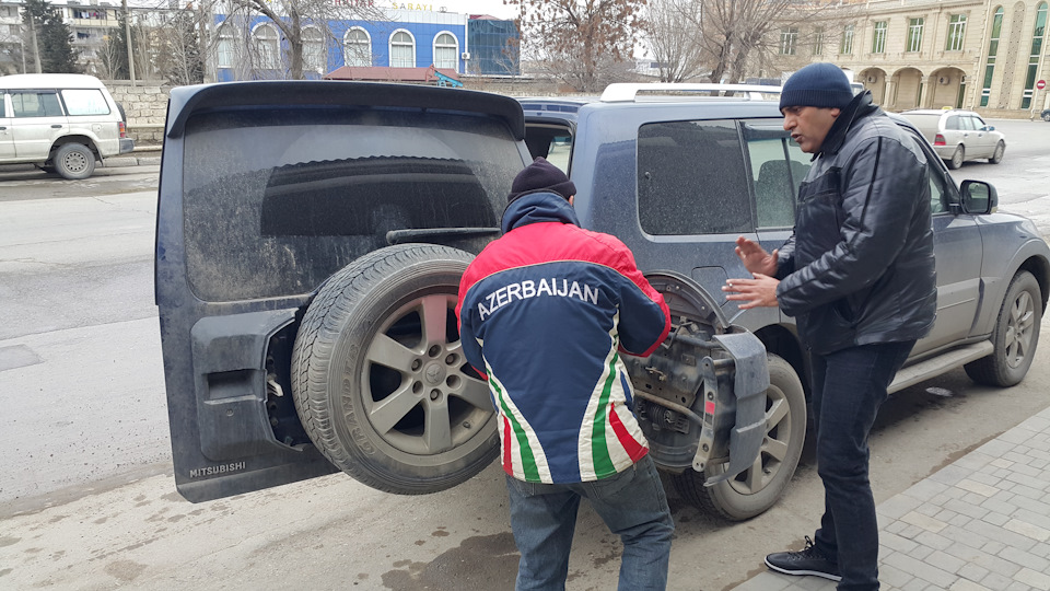 Зеркало с камерой заднего вида — Mitsubishi Pajero (4G), 3,2 л, 2006 ...