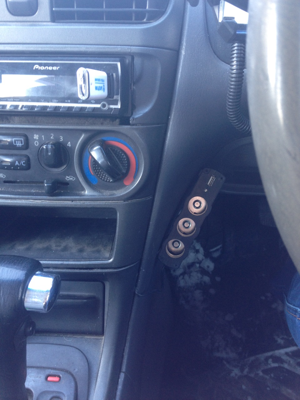 Дополнительные прикуриватели — Nissan Sunny (B15), 1,5 л, 1999 года ...