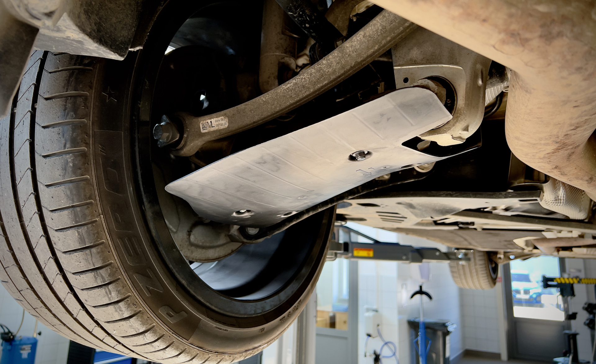 Установка щитков (аэродинамический кожух) — BMW M5 (F90), 4,4 л, 2019 ...