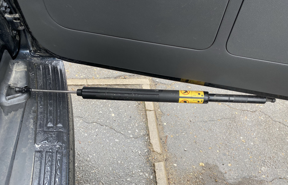 Новый амортизатор крышки багажника! — Toyota Land Cruiser Prado 150 ...