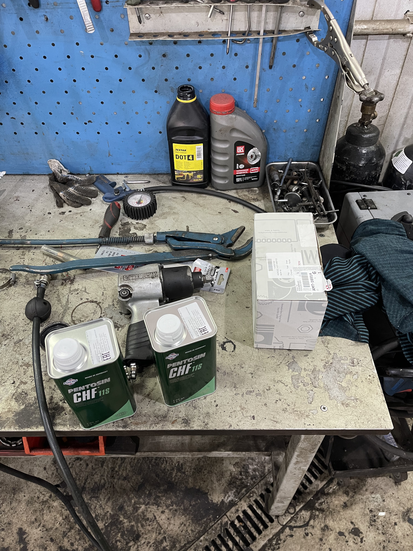 Запись №6️⃣ Замена бака ГУРа и жидкости. — Mercedes-Benz S-Class (W221 ...