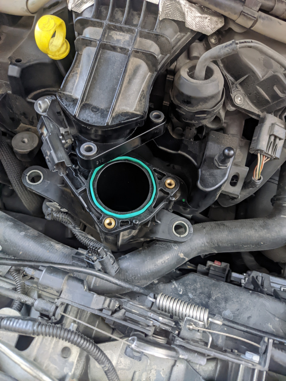 Замена прокладки дроссельной заслонки kuga 2.0 diesel — Ford Kuga (2G ...
