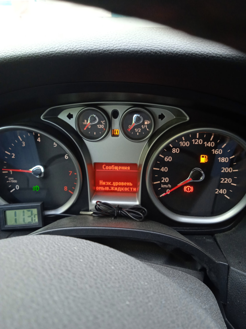 Установка датчика низкого уровня омывателя — Ford Focus II Wagon, 1,6 л ...
