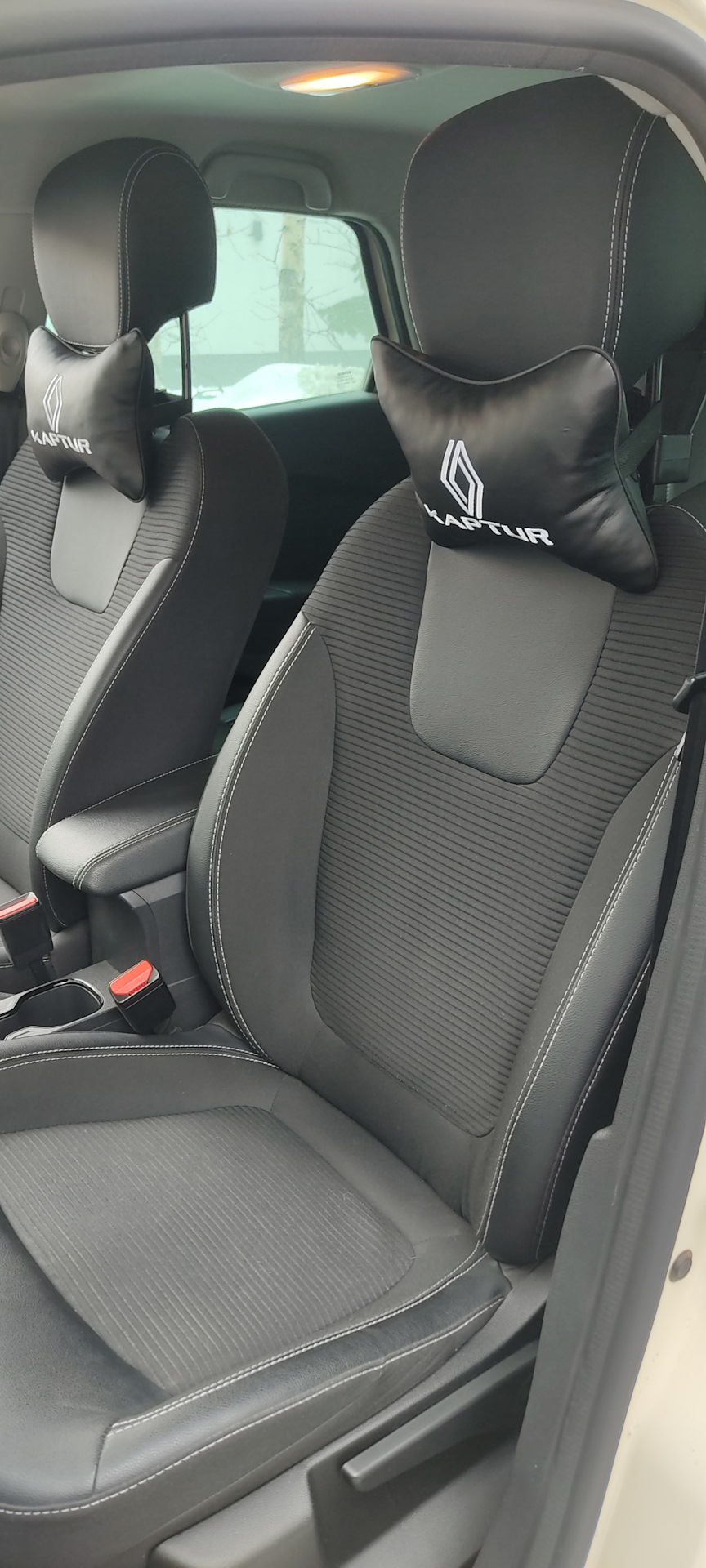 Подушки на подголовники — Renault Kaptur (2020), 1,3 л, 2020 года ...