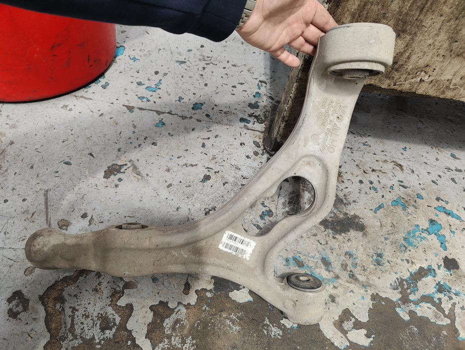 #33. Volkswagen Touareg NF — Замена сайлентблоков переднего поперечного ...