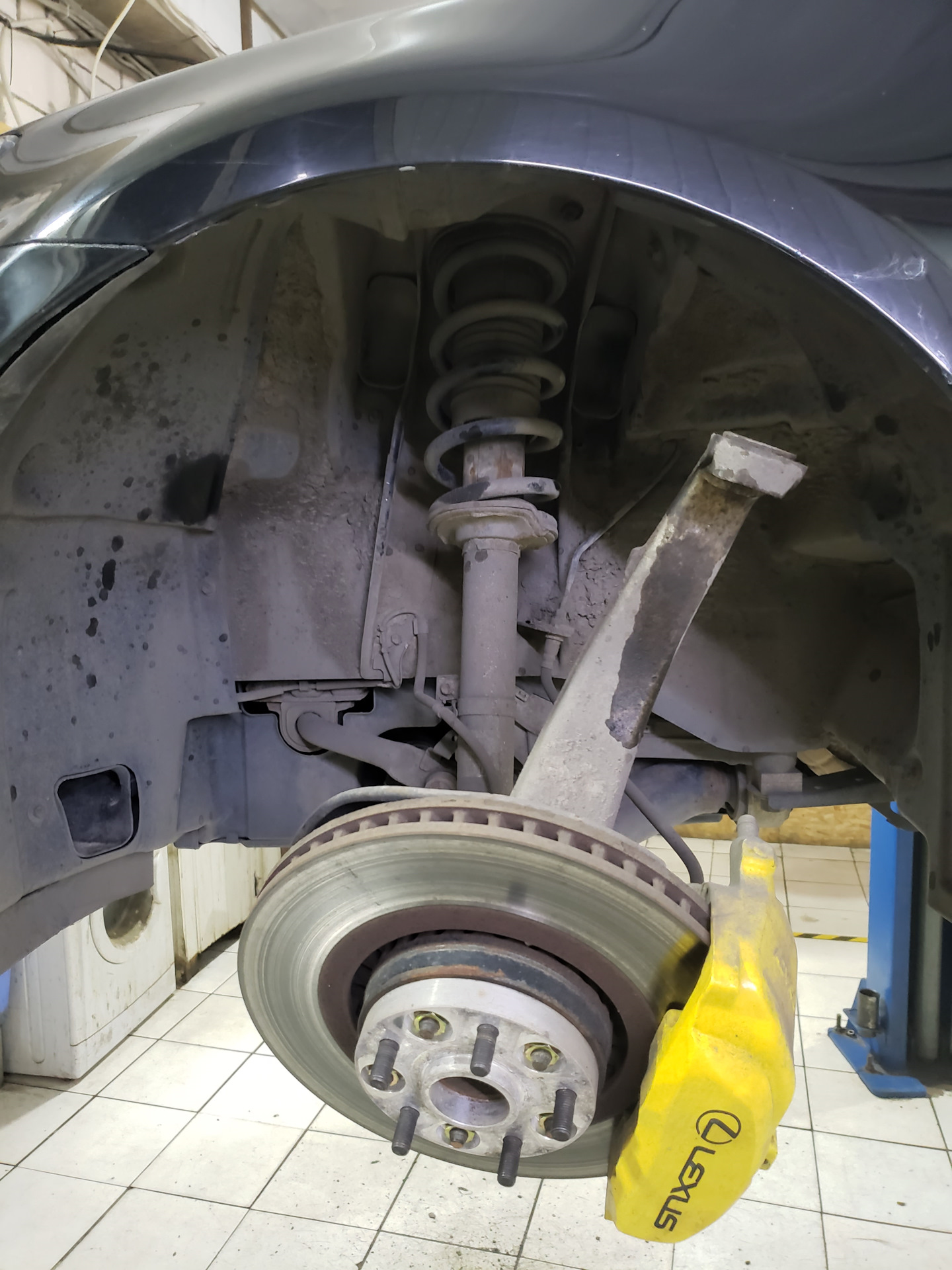 Ремонт передней подвески и сезонный шиномонтаж — Lexus IS II, 2,5 л ...