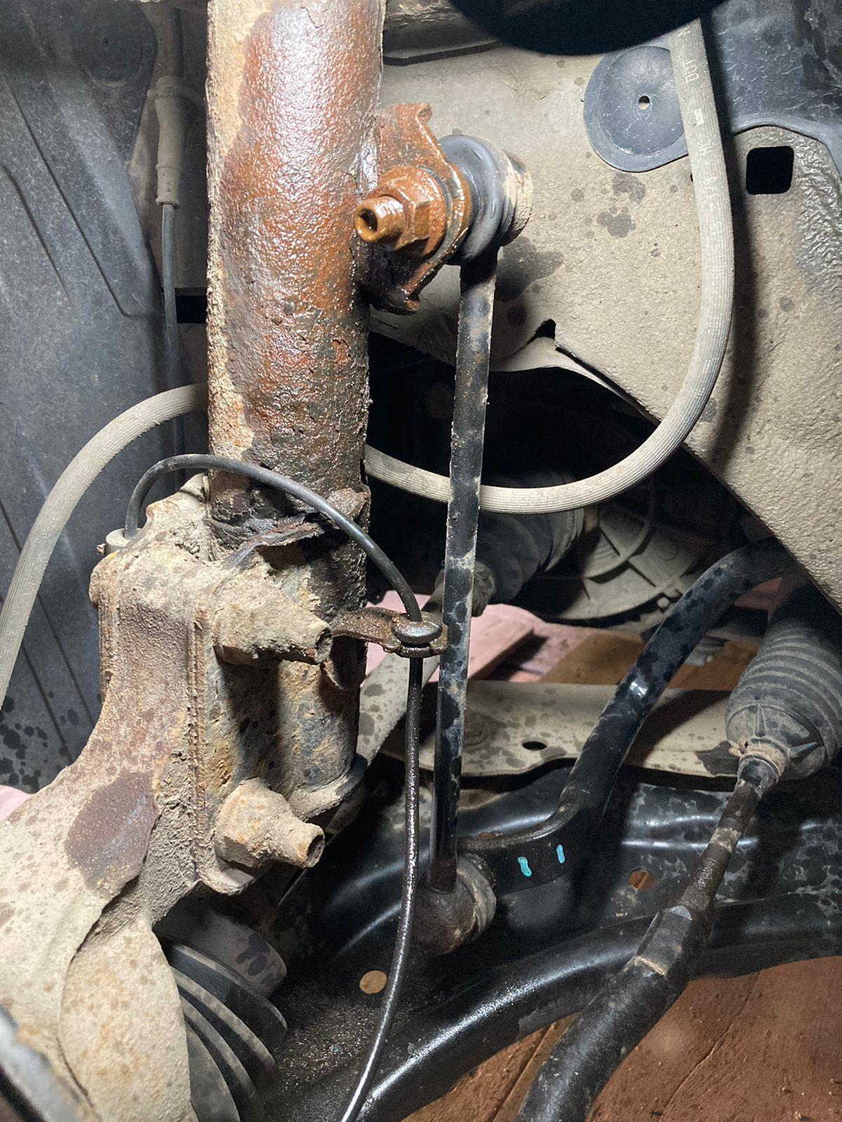 Замена передних стоек стабилизатора — Nissan Juke (1G), 1,6 л, 2013 ...