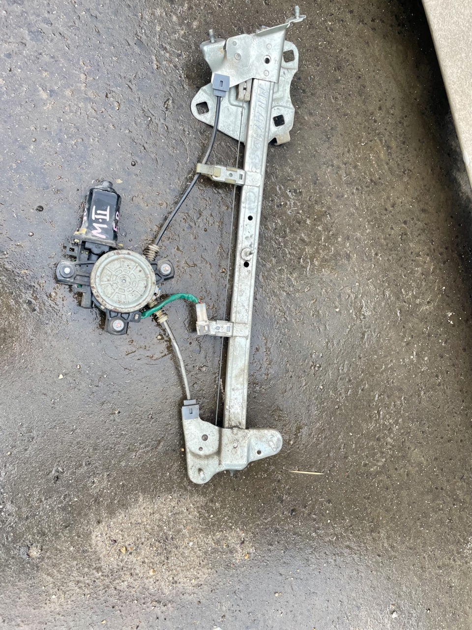 Замена переднего правого стеклоподъемника — Toyota Mark II (90), 2,5 л ...