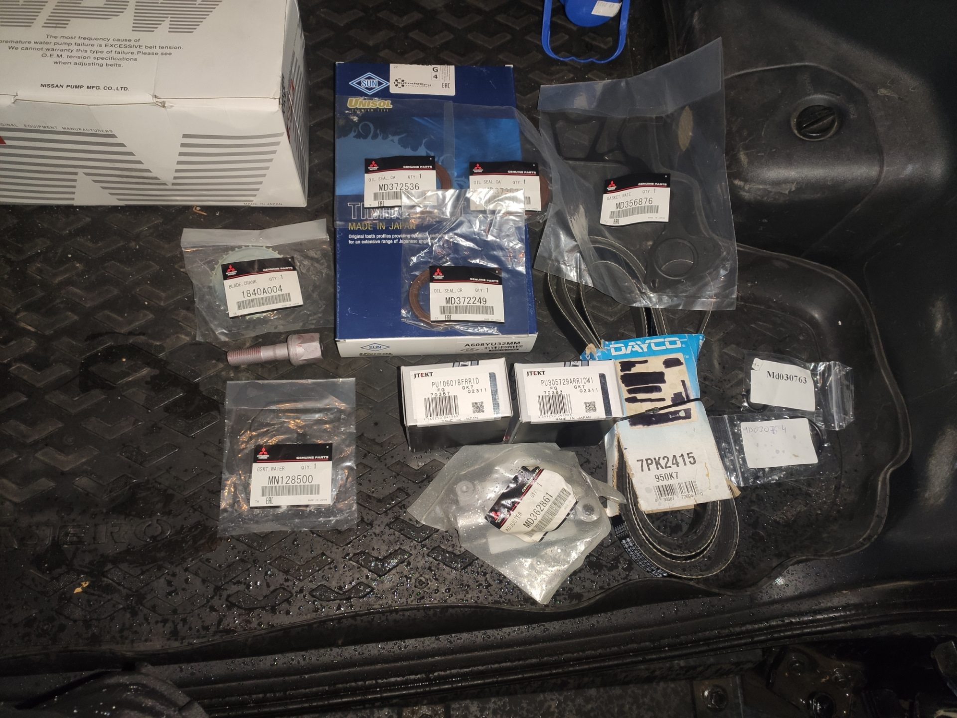 Замена ГРМ, помпы и приводного ремня — Mitsubishi Pajero (4G), 3 л ...