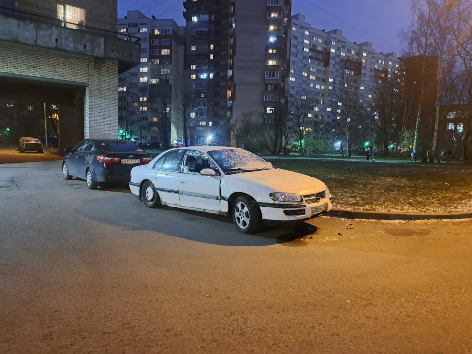Просто запись о том как красиво гниет моя омега во дворе — Opel Omega B ...
