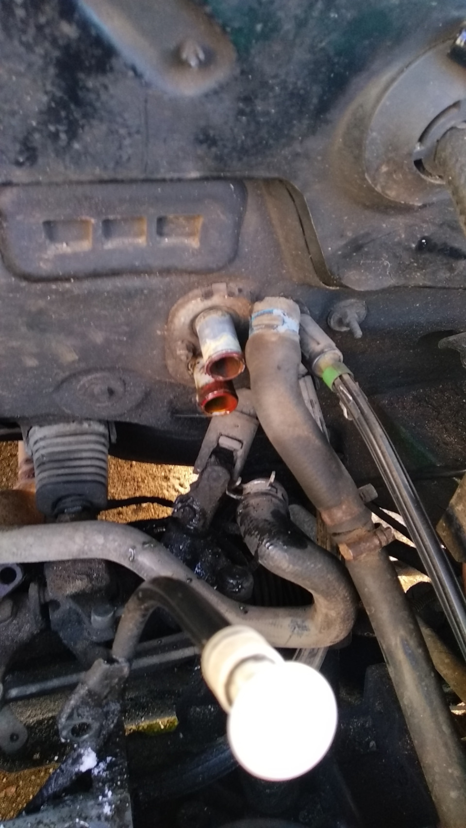 Снятие патрубков печки с донора — Peugeot 405, 1,8 л, 1994 года ...