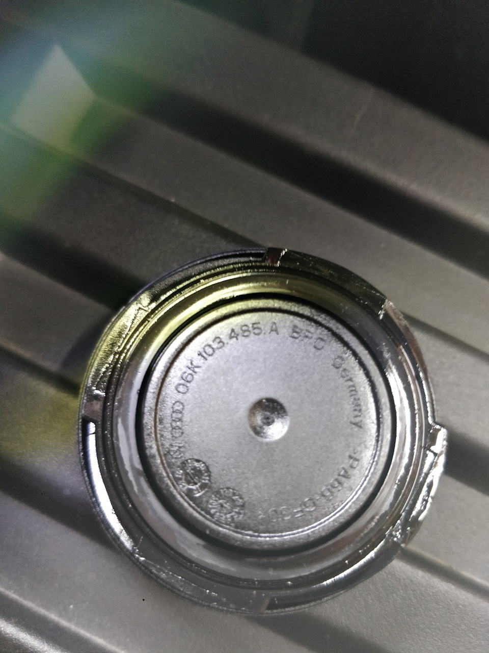 06K103485A Крышка масляной горловины VAG | Запчасти на DRIVE2