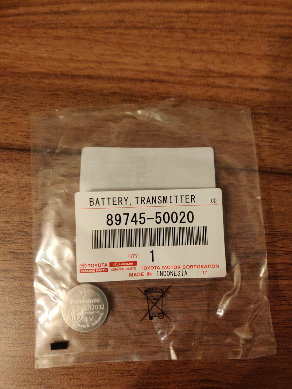 Элемент питания ключа оригинал. — Toyota Camry (XV50), 2,5 л, 2014 года ...