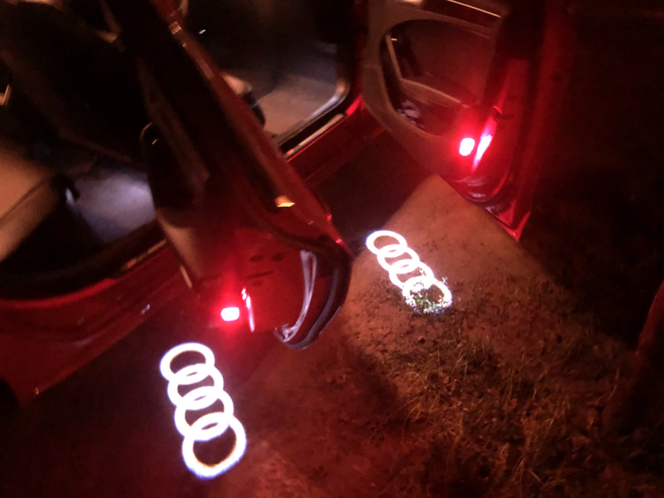 Подсветка Дверей — Audi A4 (B8), 2 л, 2014 года | стайлинг | DRIVE2