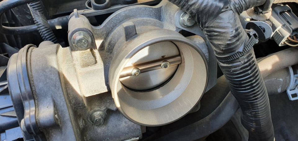 Демпфер на дроссельную заслонку от вольвы. — Ford Focus Hatchback II, 2 ...