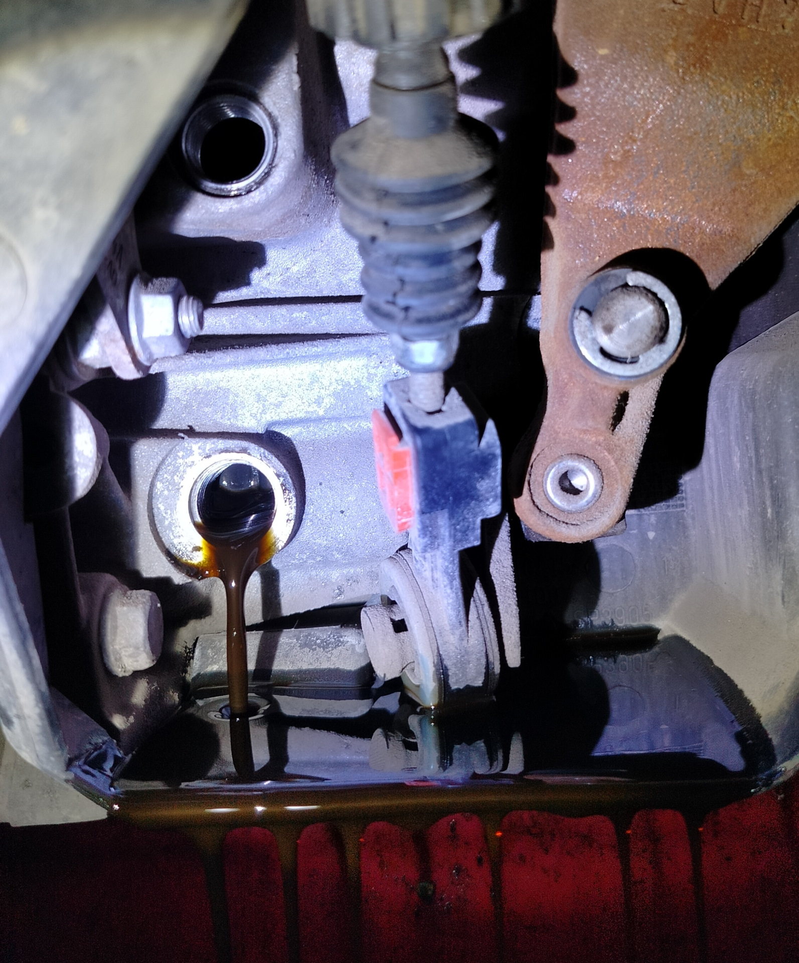 Замена масла в МКПП IB5 — Ford Focus Sedan II, 1,6 л, 2007 года ...