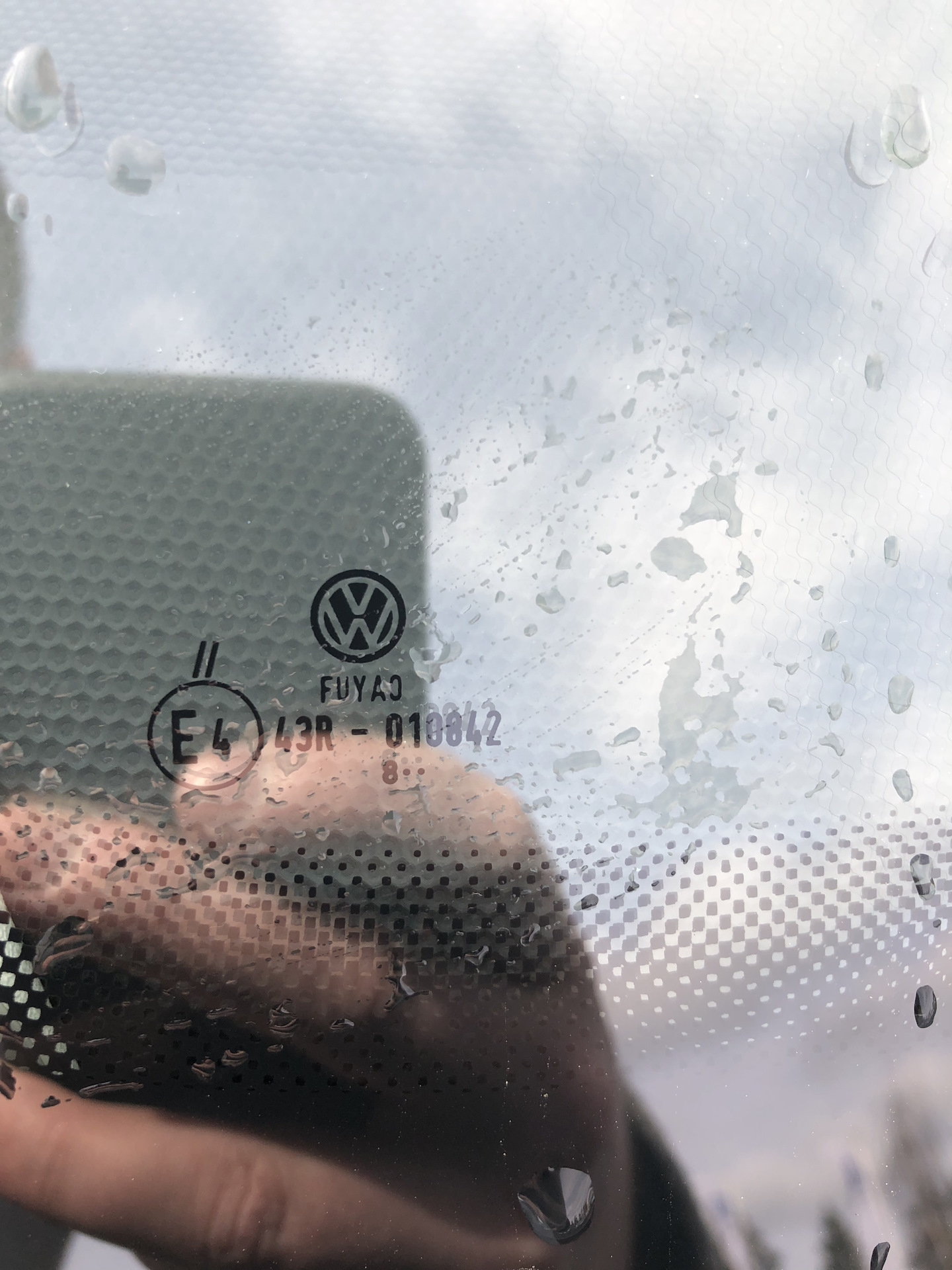 Замена ветрового стекла и отзывная компания по панорамной крыше ...