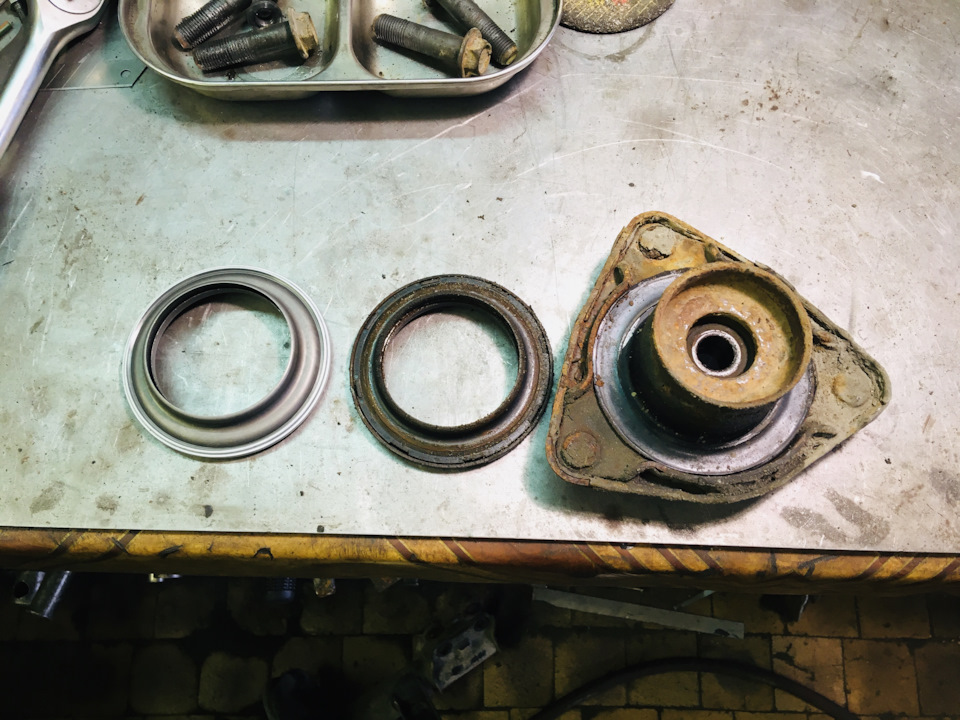 #48 Опорный подшипник переднего амортизатора SKF VKD 35002 — KIA Ceed ...