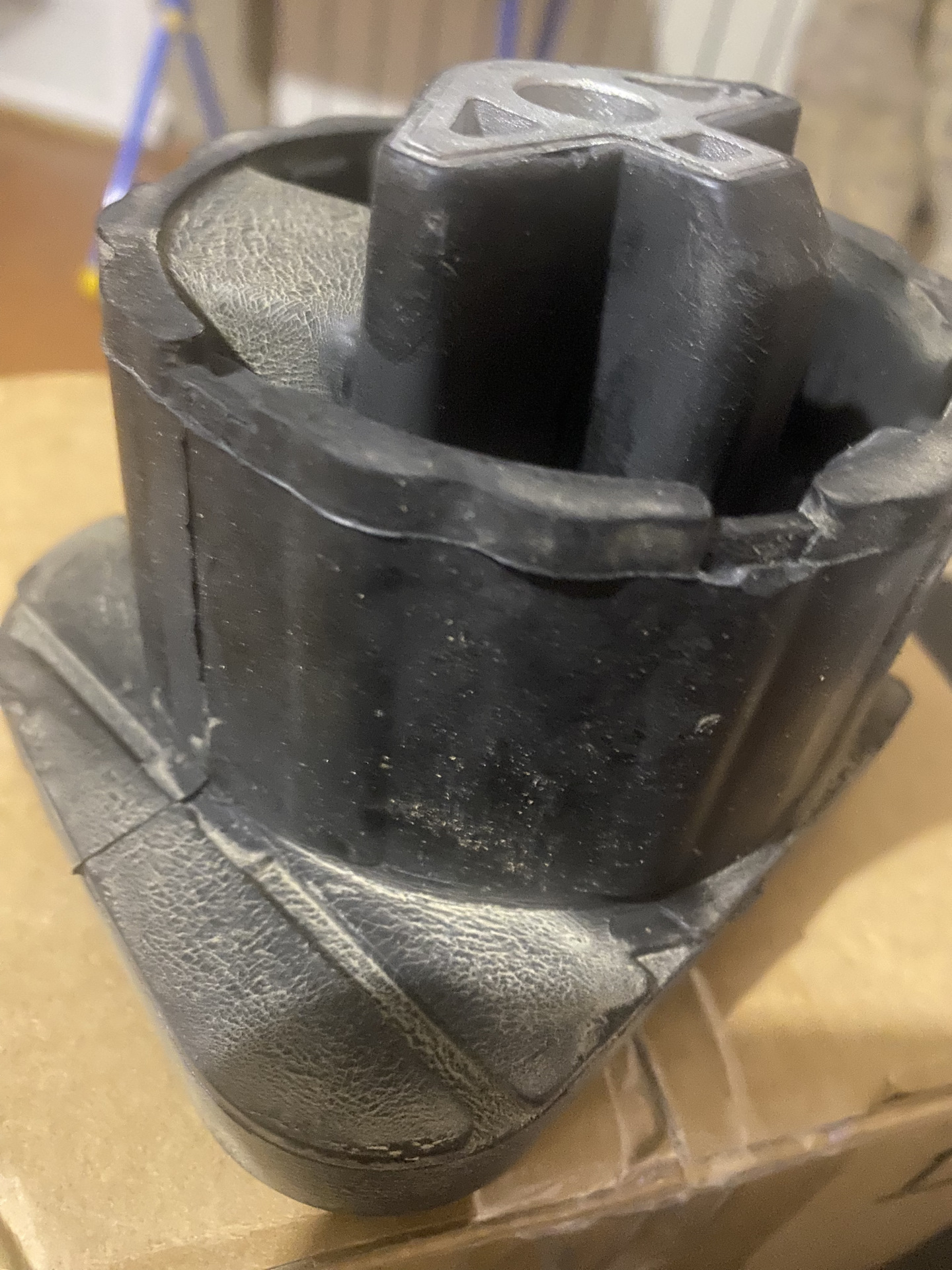 Третья опора двс 22316864675 — BMW X5 (E70), 3 л, 2010 года | запчасти ...