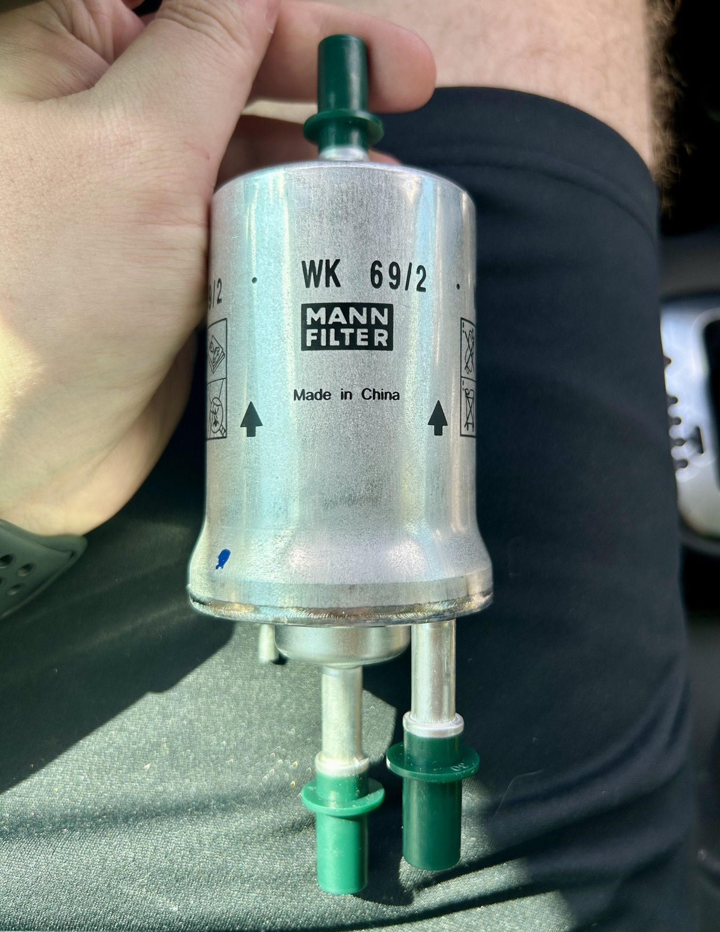 Замена топливного фильтра на MANN-FILTER WK 69/2 — Volkswagen Polo Sedan, 1,6 л, 2018 года ...